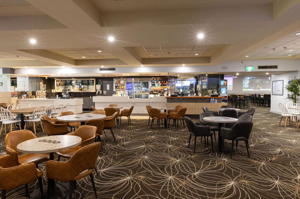 Club Bar | Cocktails and Snacks – Club On East